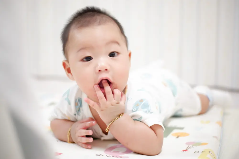 Mon bébé de 1 mois bave beaucoup - May app